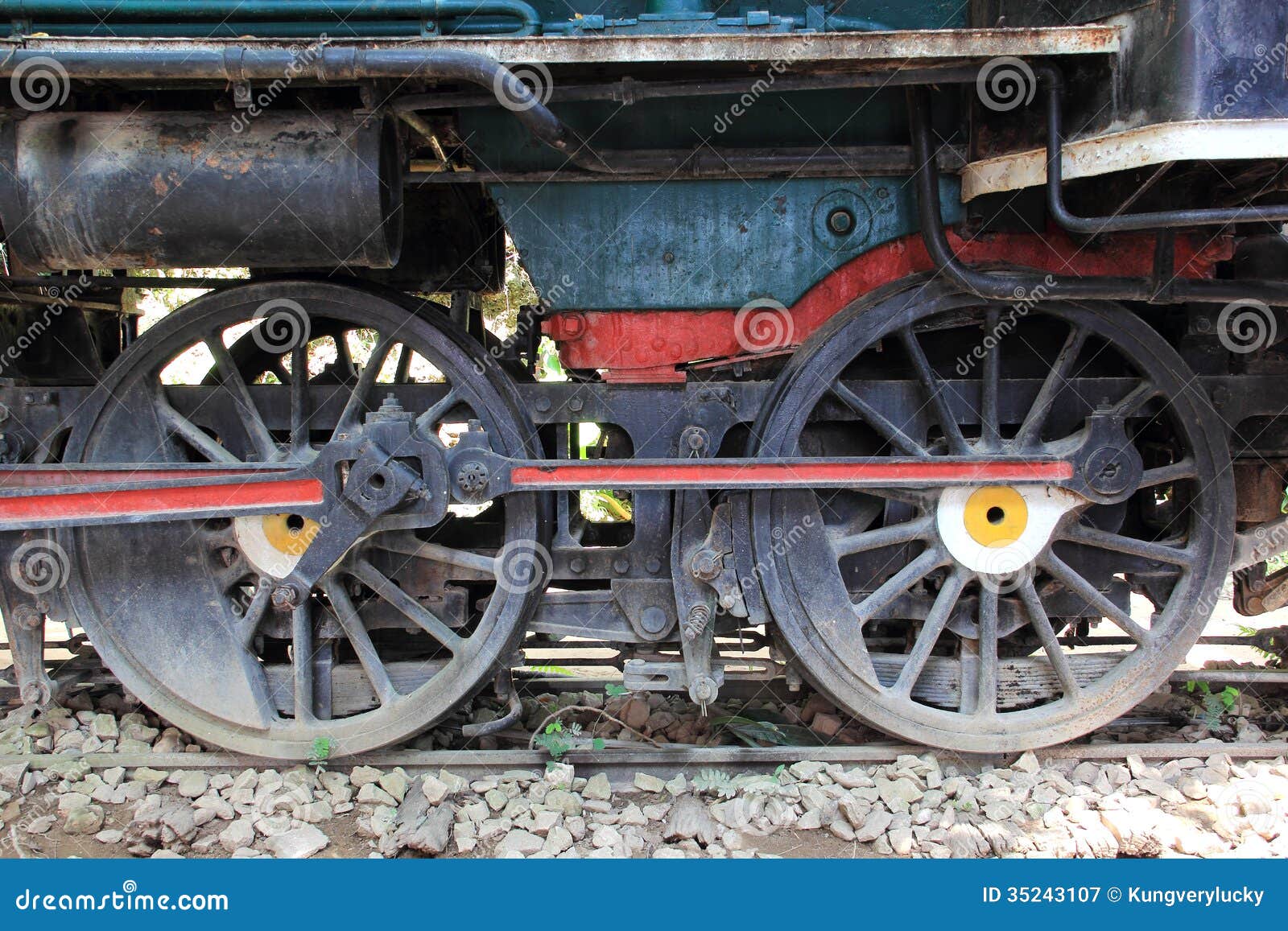 Wheels of the Old Express Train Stock Image - Image of platform, piston ...