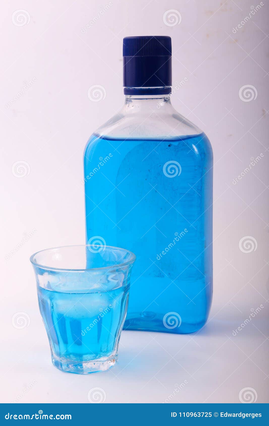 Whisky azul imagen de archivo. Imagen de aperitivo, dulce - 110963725