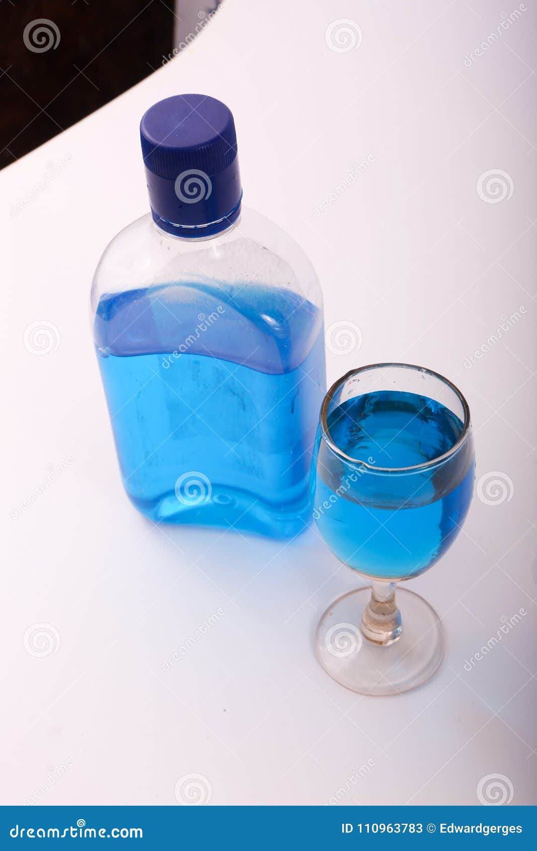 Whisky azul imagen de archivo. Imagen de licor, adicto - 110963783