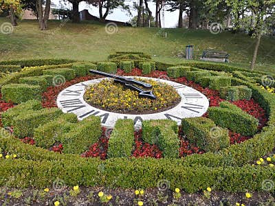 Whitby flower clock stock photo. Image of lawn, flowers - 232260600