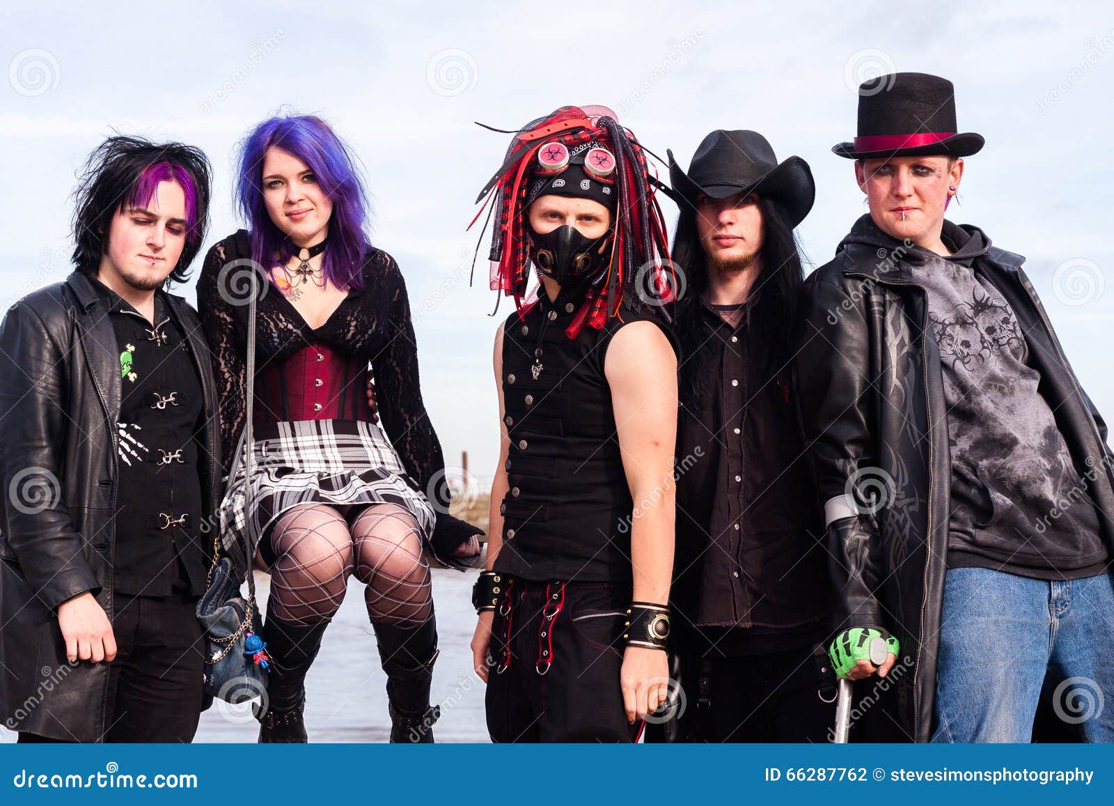 Whitby Goth Teens redactionele fotografie. Image of vrouw - 66287762