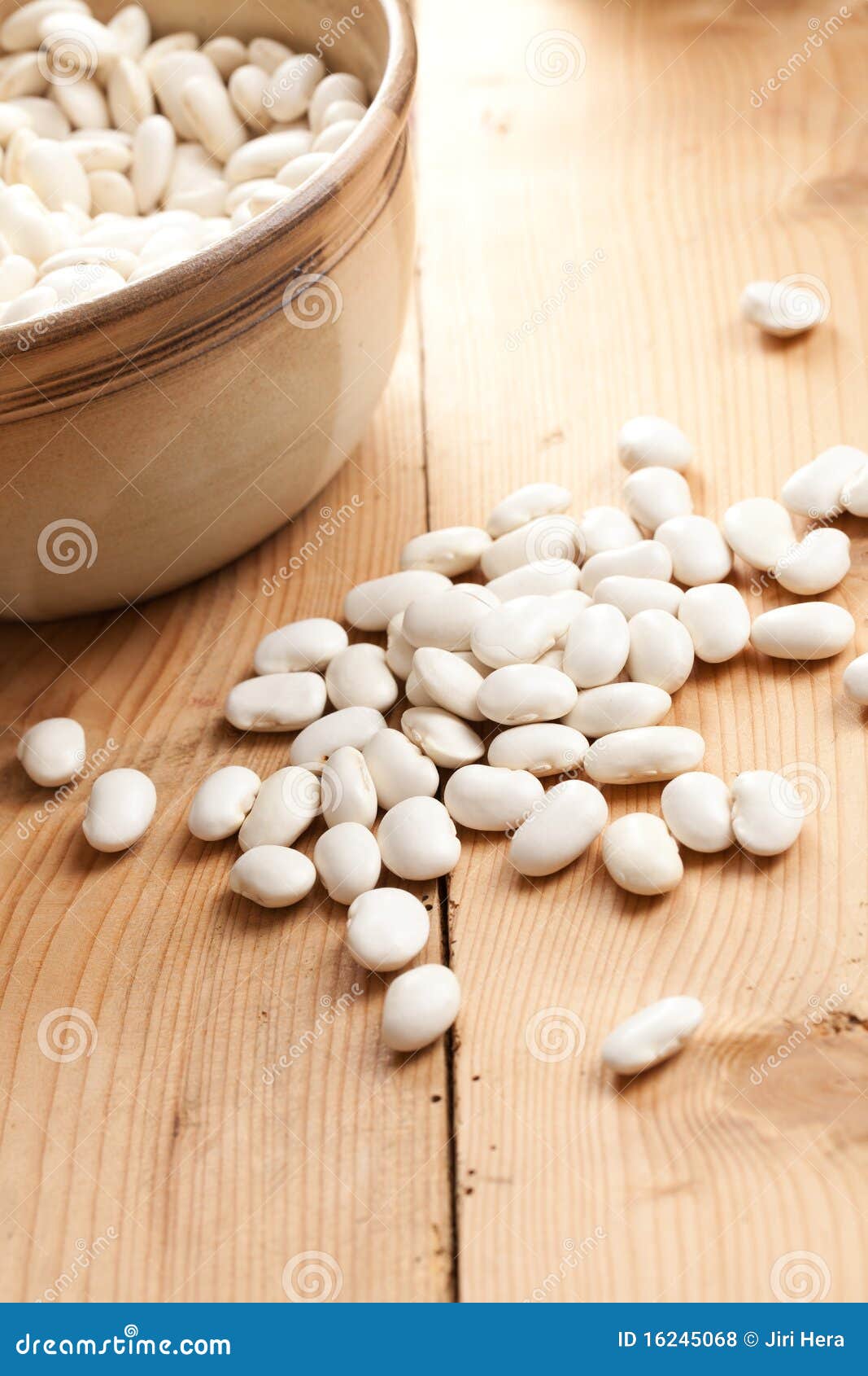 White Beans on Wooden Table Stock Photo - Image of organic, heap: 16245068