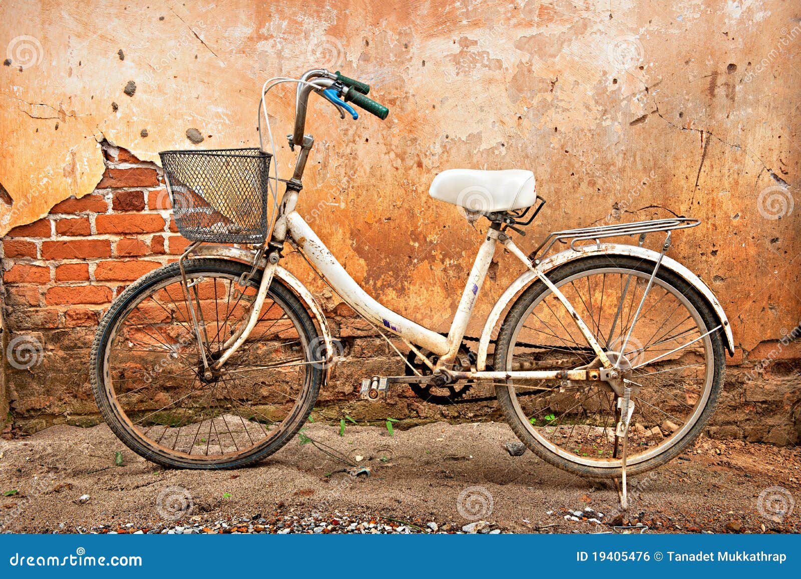 White Bicycle Sign On A Corten Steel Rusted Background Royalty-Free ...