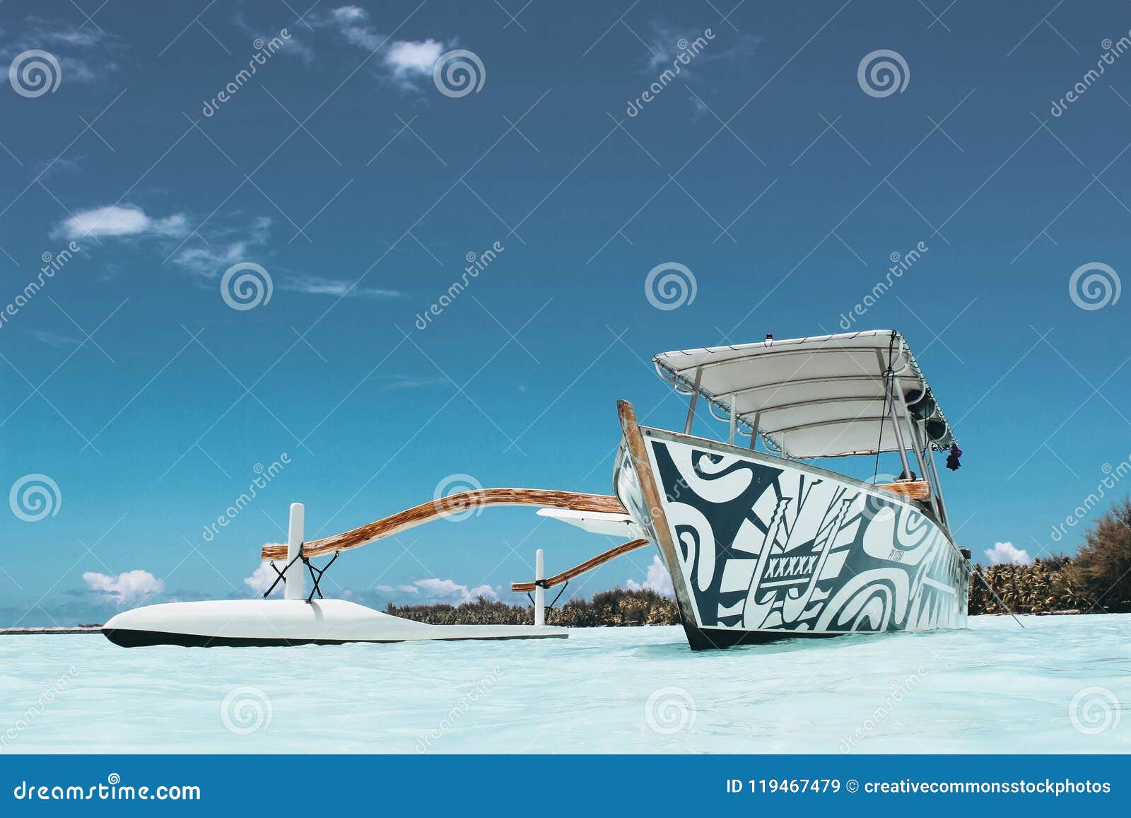 White And Blue Wooden Canoe Under Blue Sky At Daytime Picture. Image ...