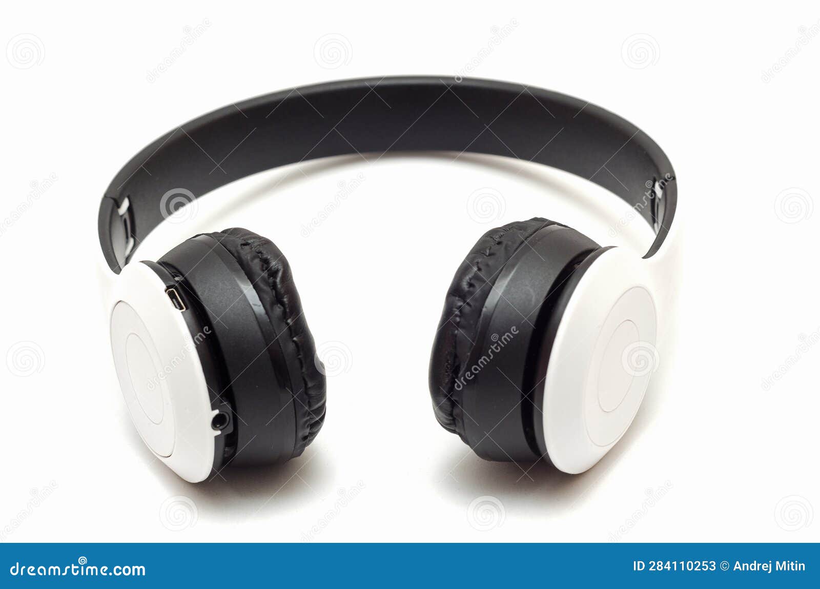 White Bluetooth Stereo Hi-Fi Headphones Isolated on White Background ...