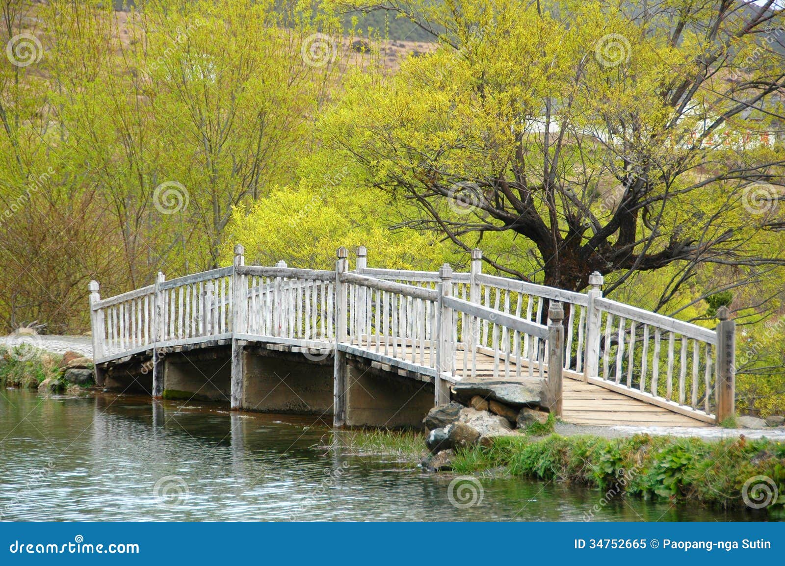 White bridge in Lijiang stock image. Image of housetop - 34752665