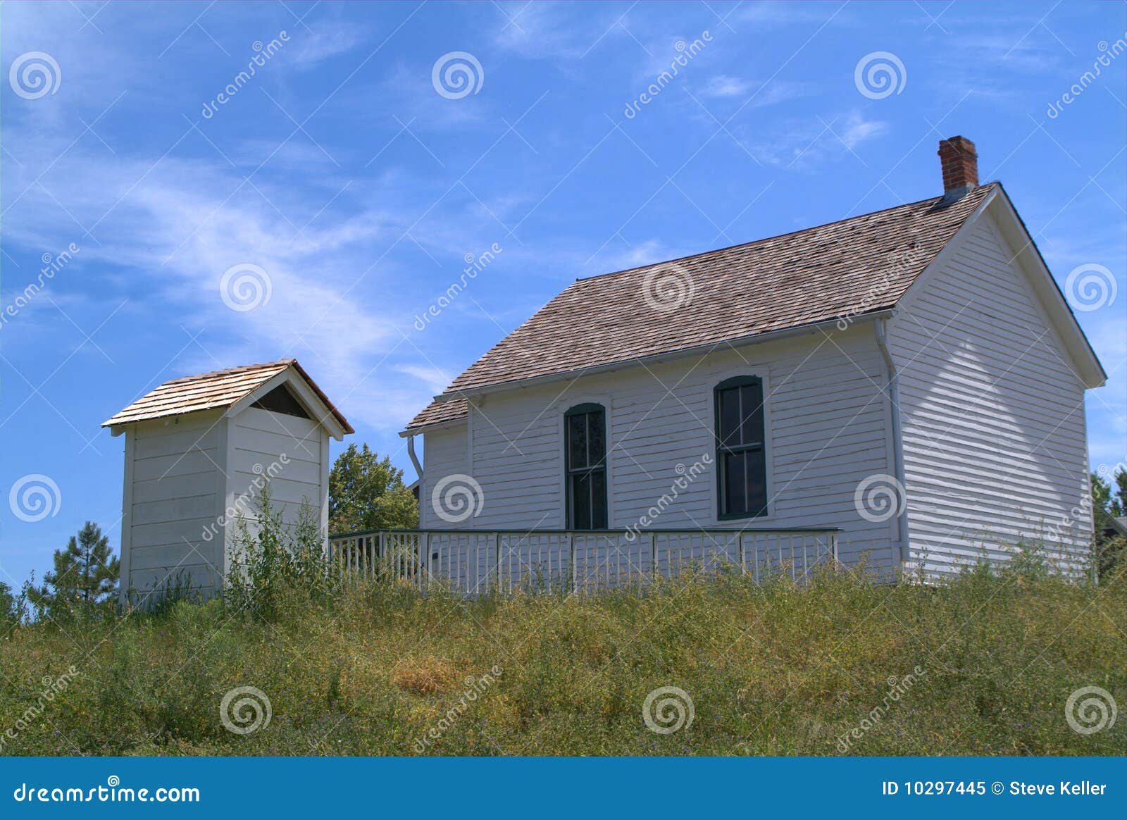 White cabin in countryside stock image. Image of painted - 10297445