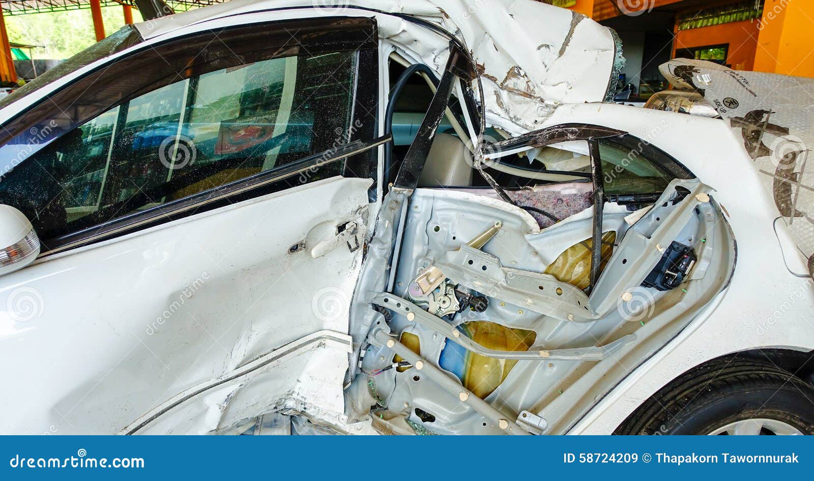 White car crash. stock image. Image of road, repair, crush - 58724209