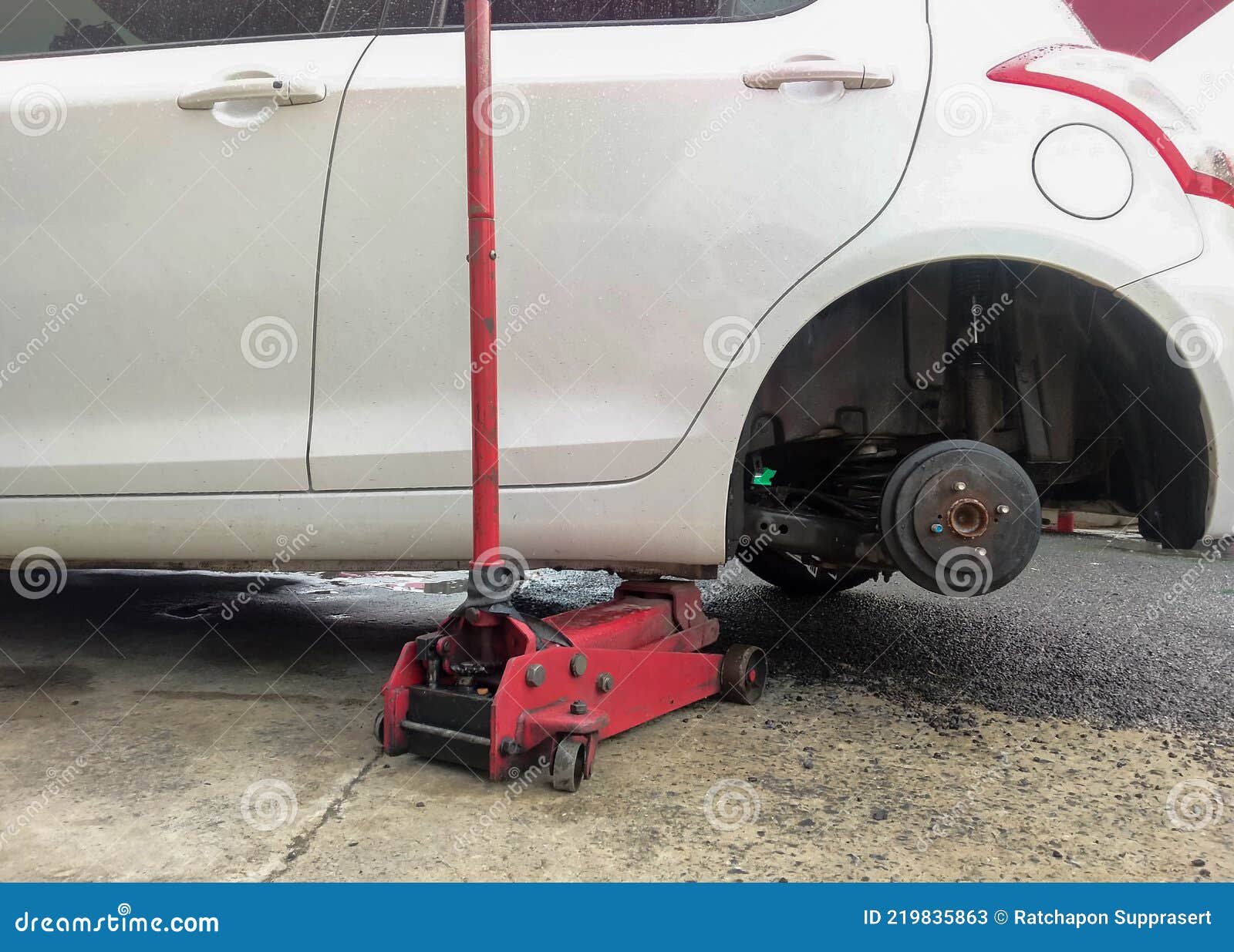 Change Wheels Stock Photography | CartoonDealer.com #42429590