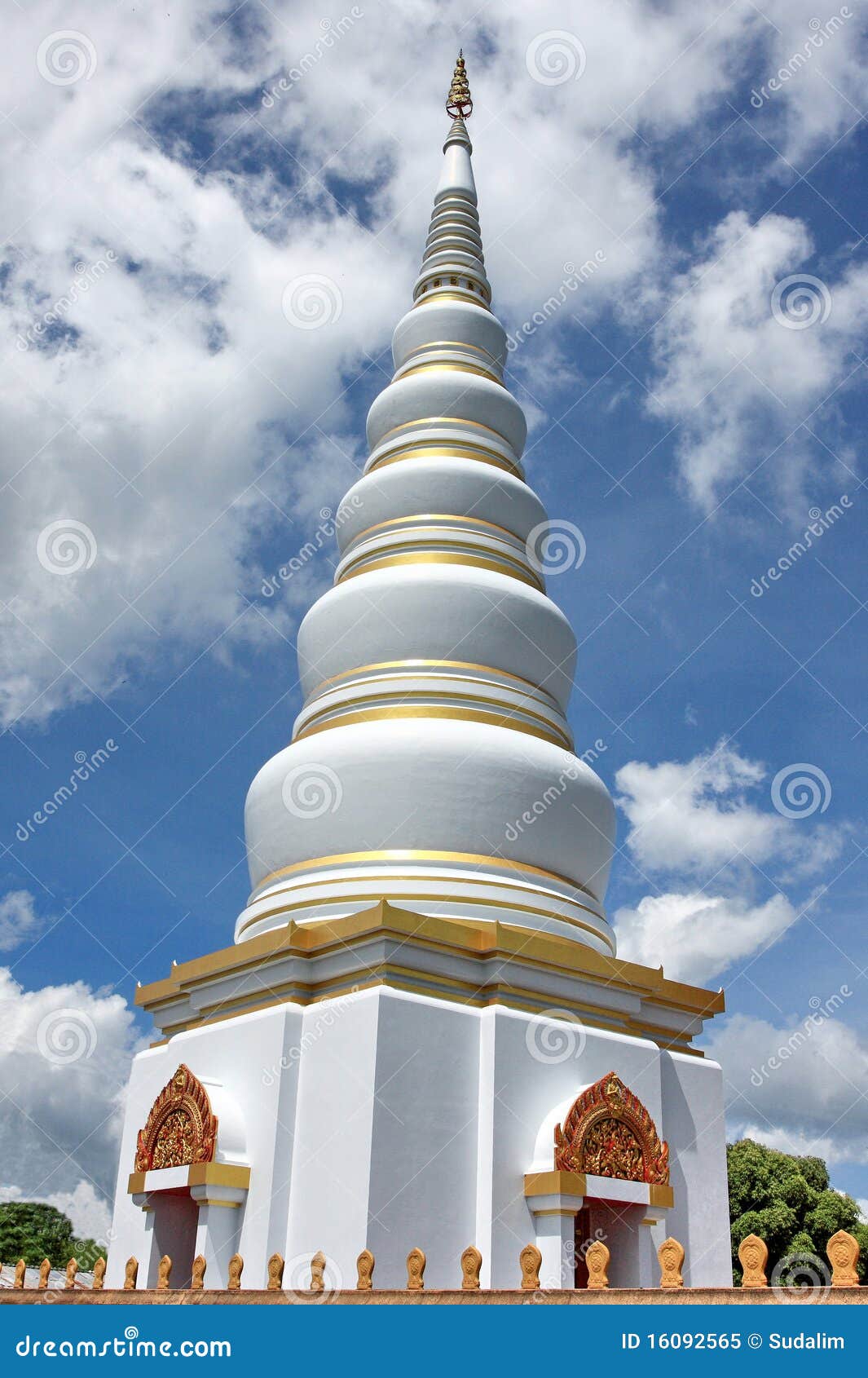 White Chedi stock image. Image of ethnic, ancient, luxury - 16092565
