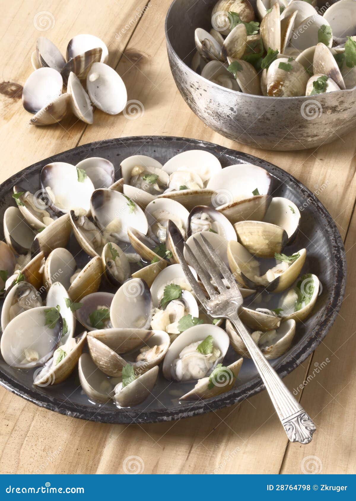 White Clams in White Wine Sauce Stock Photo - Image of sauce, seafood ...
