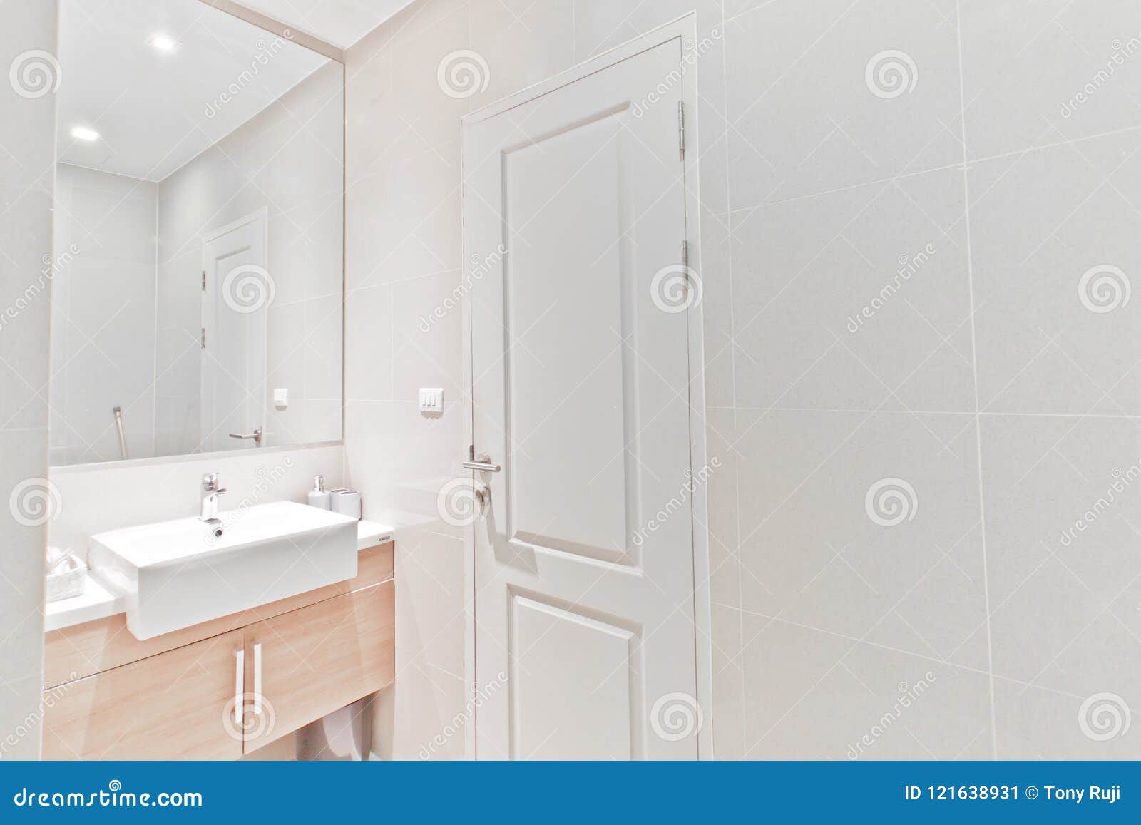 White clean bathroom stock image. Image of luxury, tile - 121638931