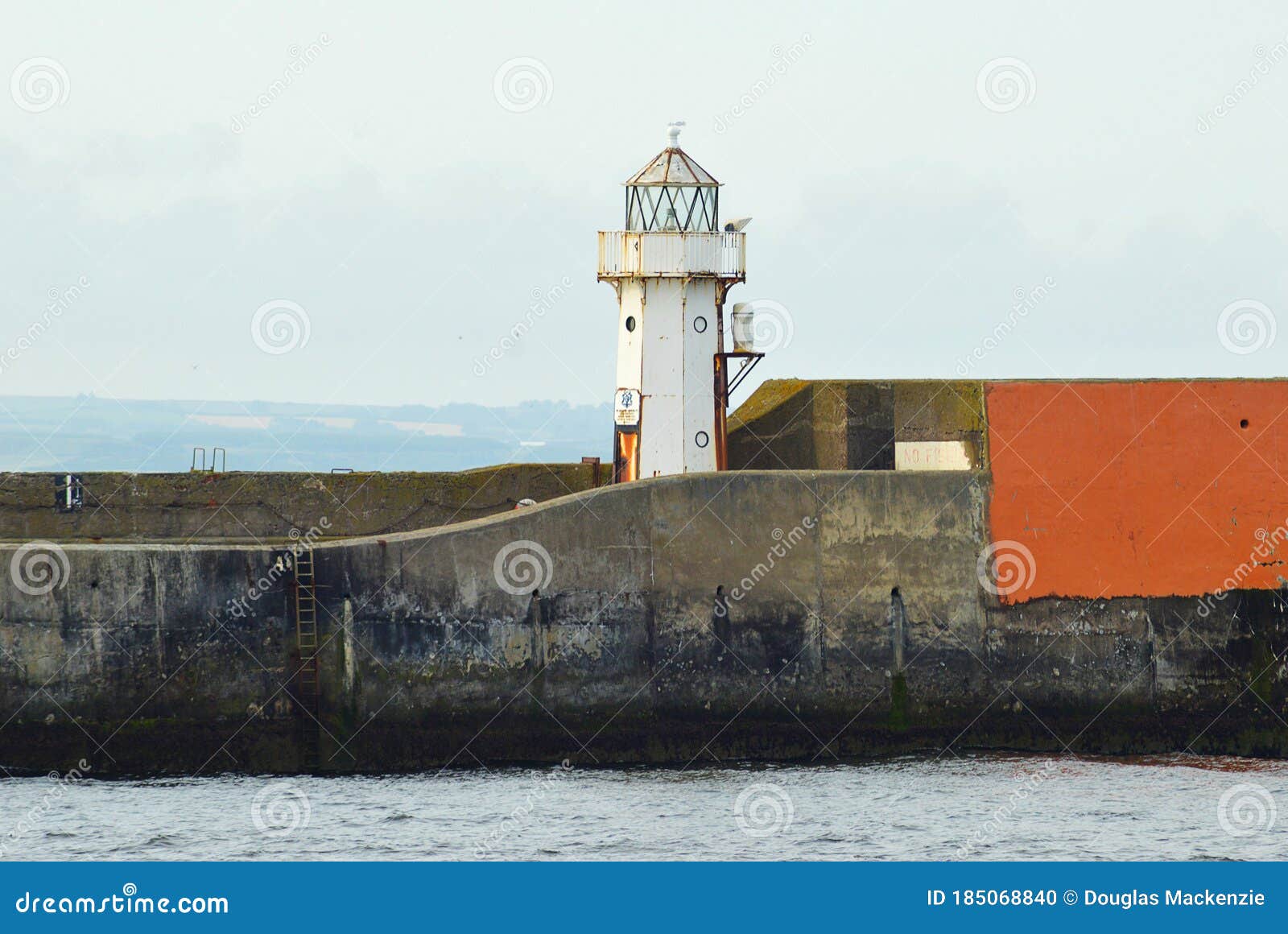 Aberdeen North Pier Lighthouse Editorial Image - Image of glass, marine ...