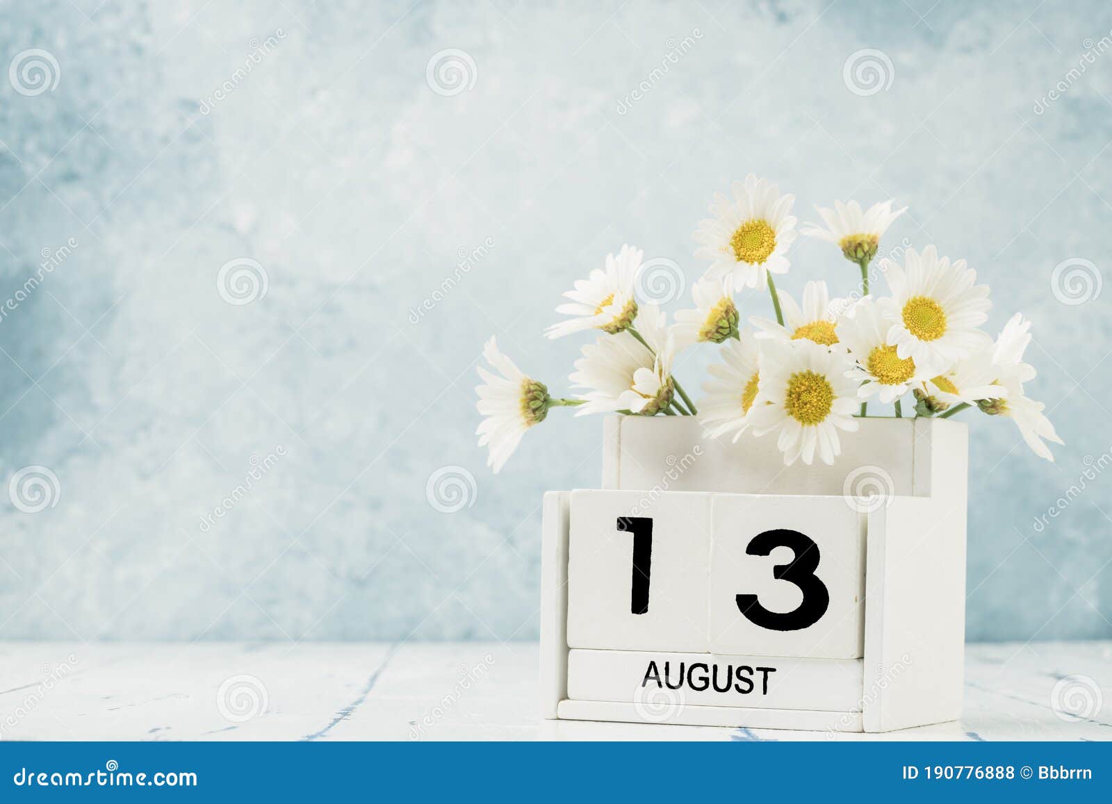White Cube Calendar for August Decorated with Daisy Flowers Stock Photo ...