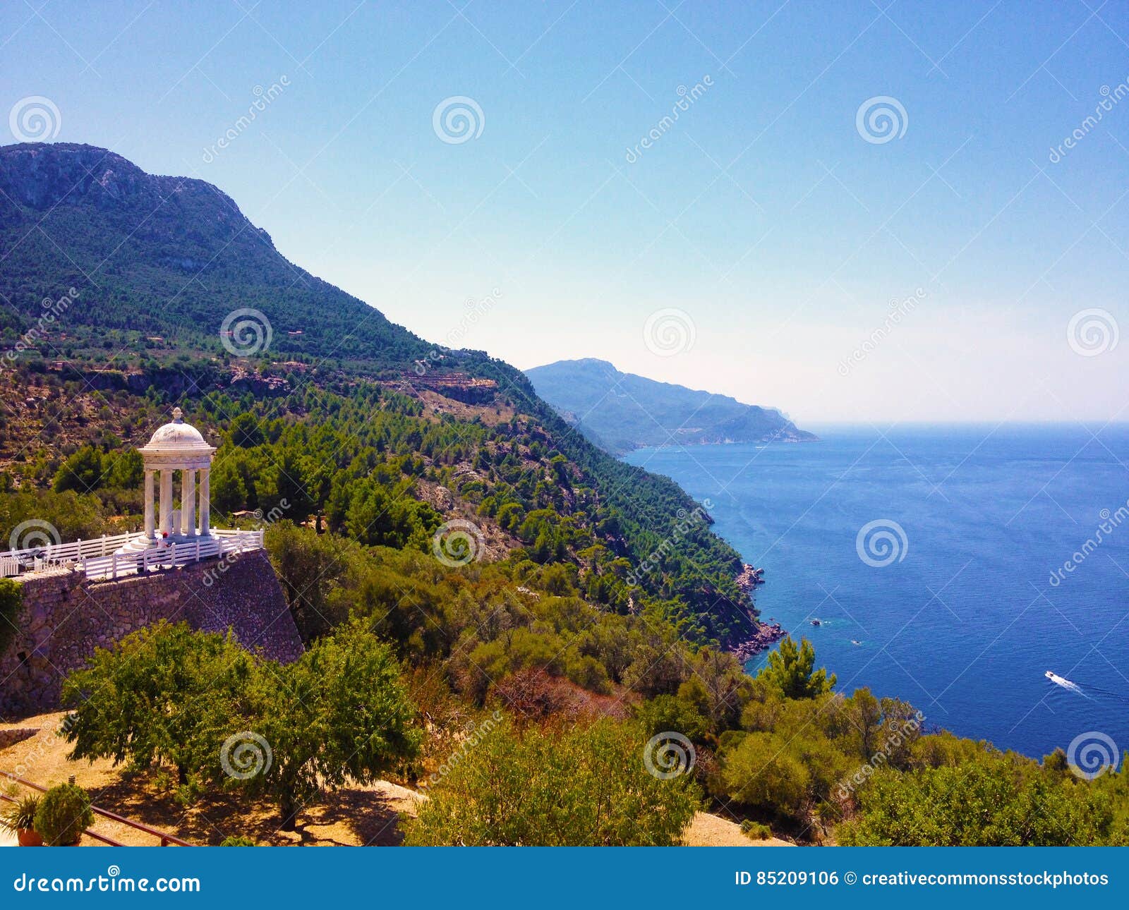 White Dome Terrace On Brown Cliff During Daytime Picture. Image: 85209106