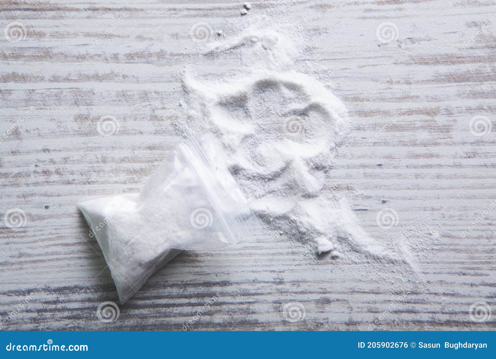 White Dope Powder on the Table Stock Photo - Image of smuggling, dope ...