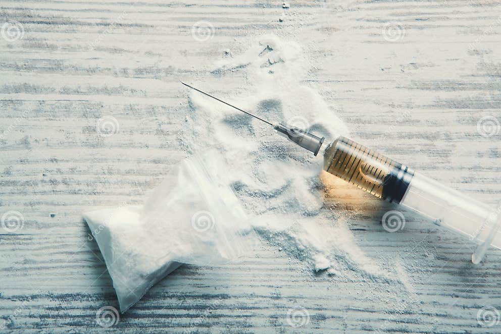 White Dope Powder on the Table Stock Image - Image of illness, doping ...