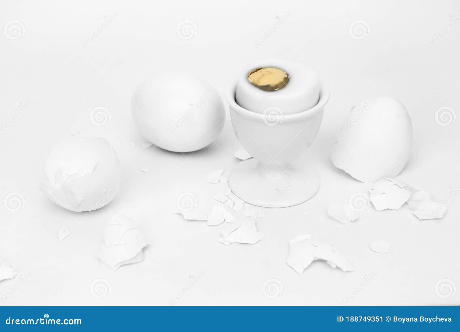 White Eggs, Shells, Yolk, White Stock Image - Image of ball, food ...