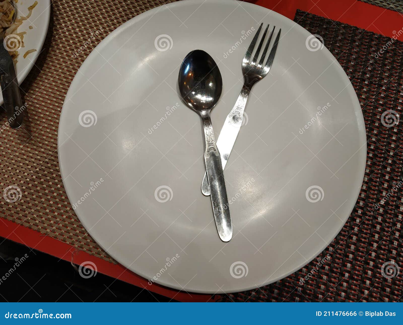 White Empty Plate with Spoons Stock Photo - Image of plate, bulbs ...
