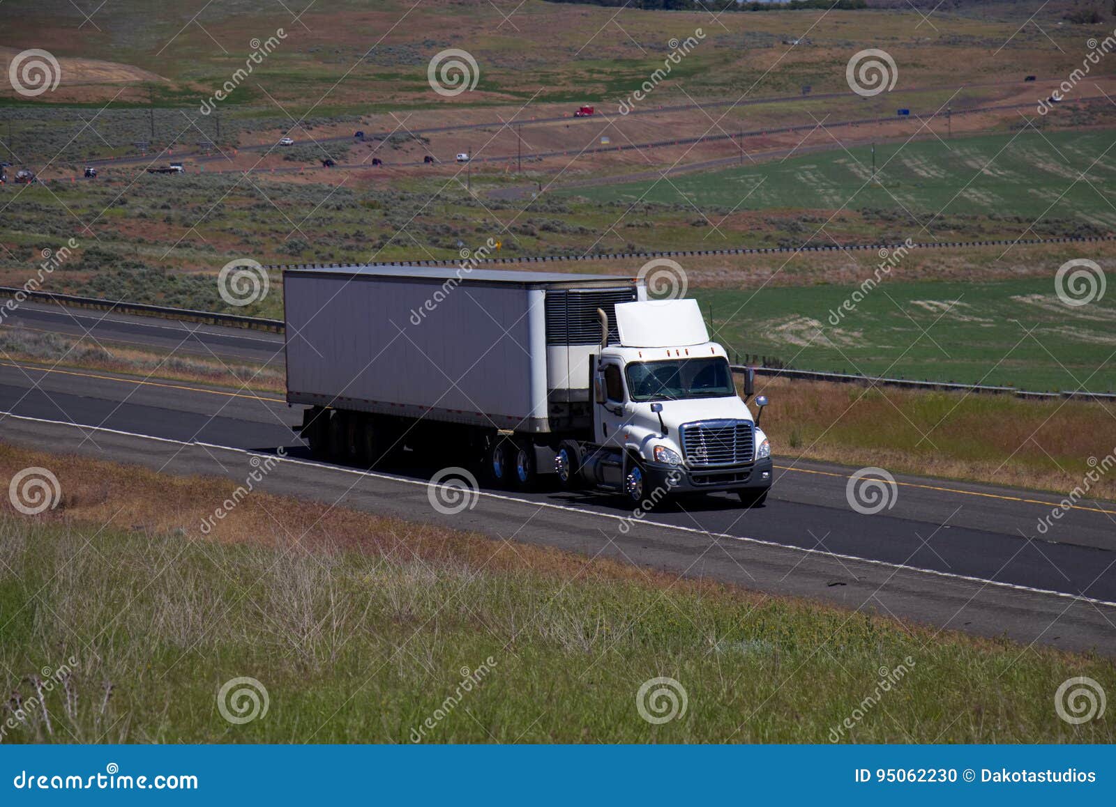 White Freightliner Daycab / White Trailer Editorial Image - Image of ...