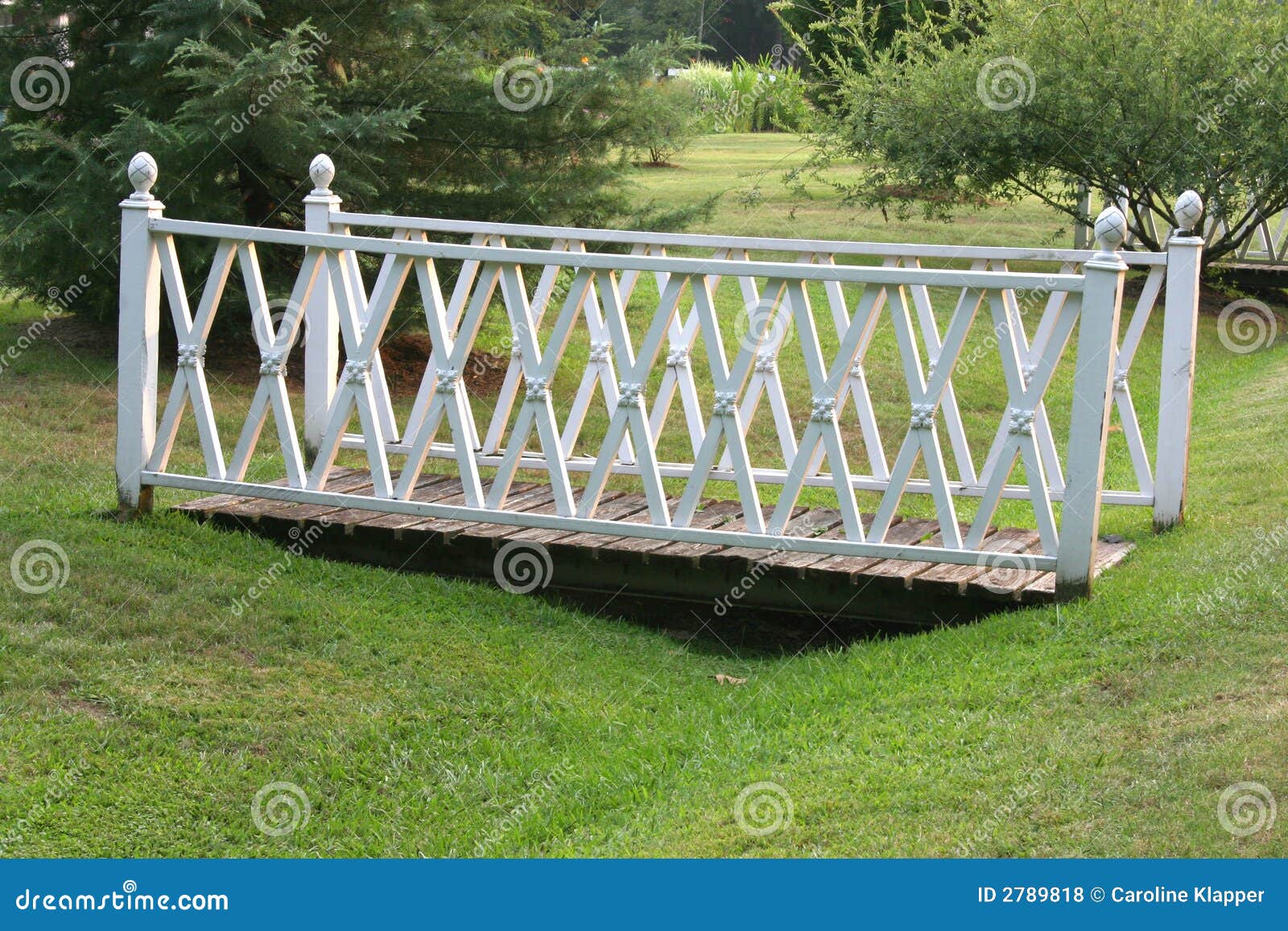 White garden footbridge stock photo. Image of wooden, path - 2789818
