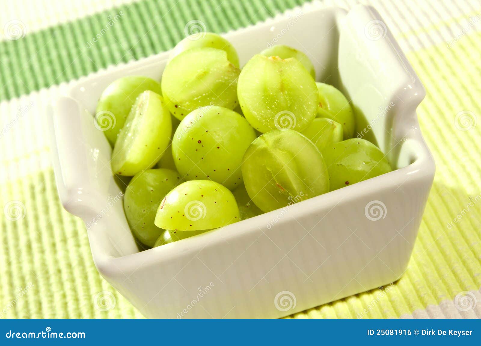 White Grapes in Small Bowl on Green Background Stock Photo - Image of ...
