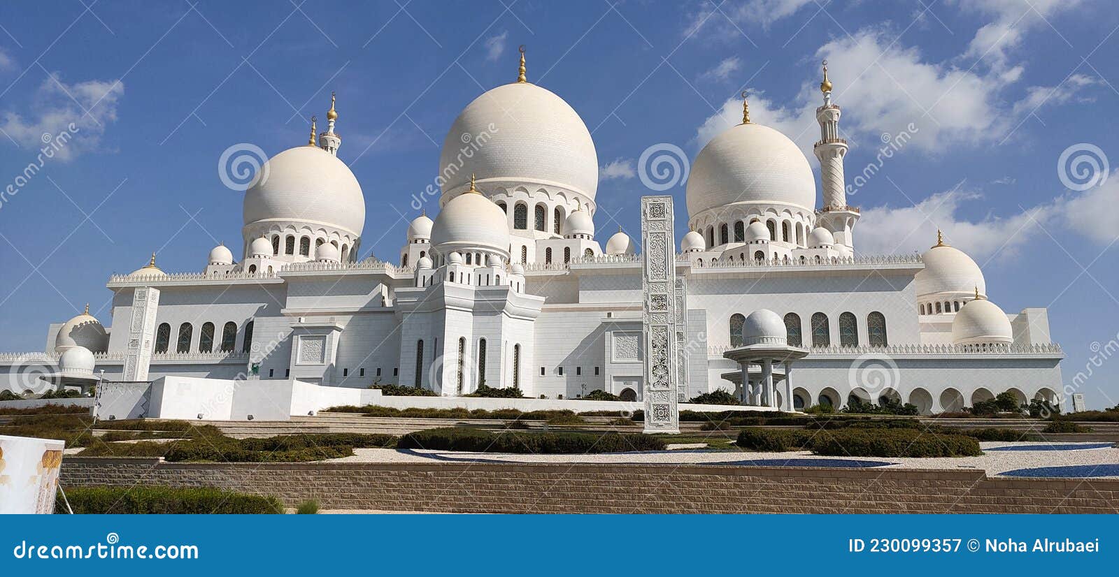 The White Great Mosque, Abu Dhabi Stock Image - Image of mosque, white ...
