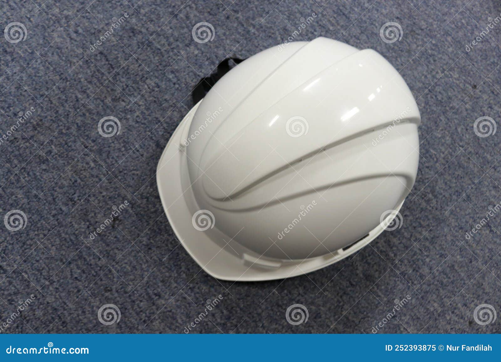 White Helmet with Suspension, Helmet is Usually Useful for Protecting ...