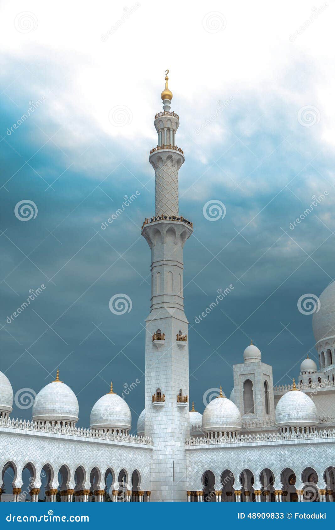 White History Heritage Islamic Monument Mosque in Abu Dhabi Stock Image ...