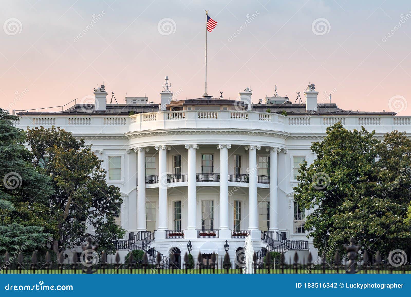 White House in Washington DC Editorial Photography - Image of sunset ...