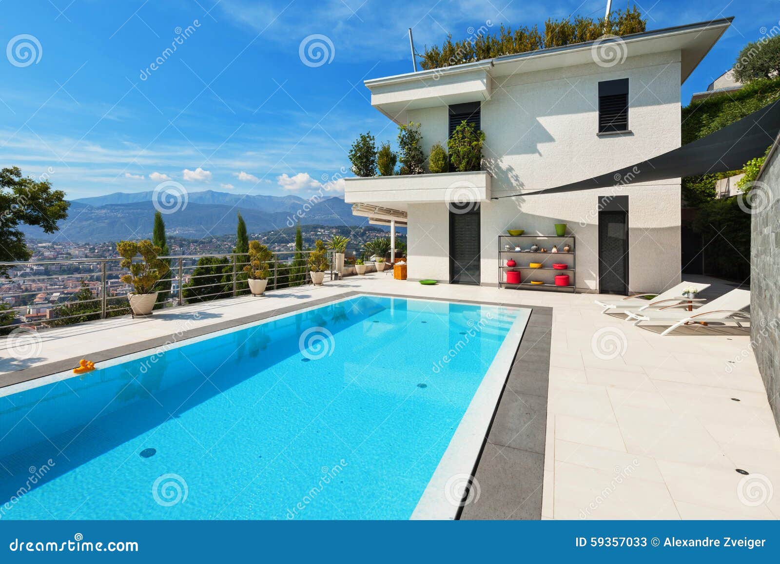 White House with Swimming Pool Stock Image - Image of facade, beauty ...