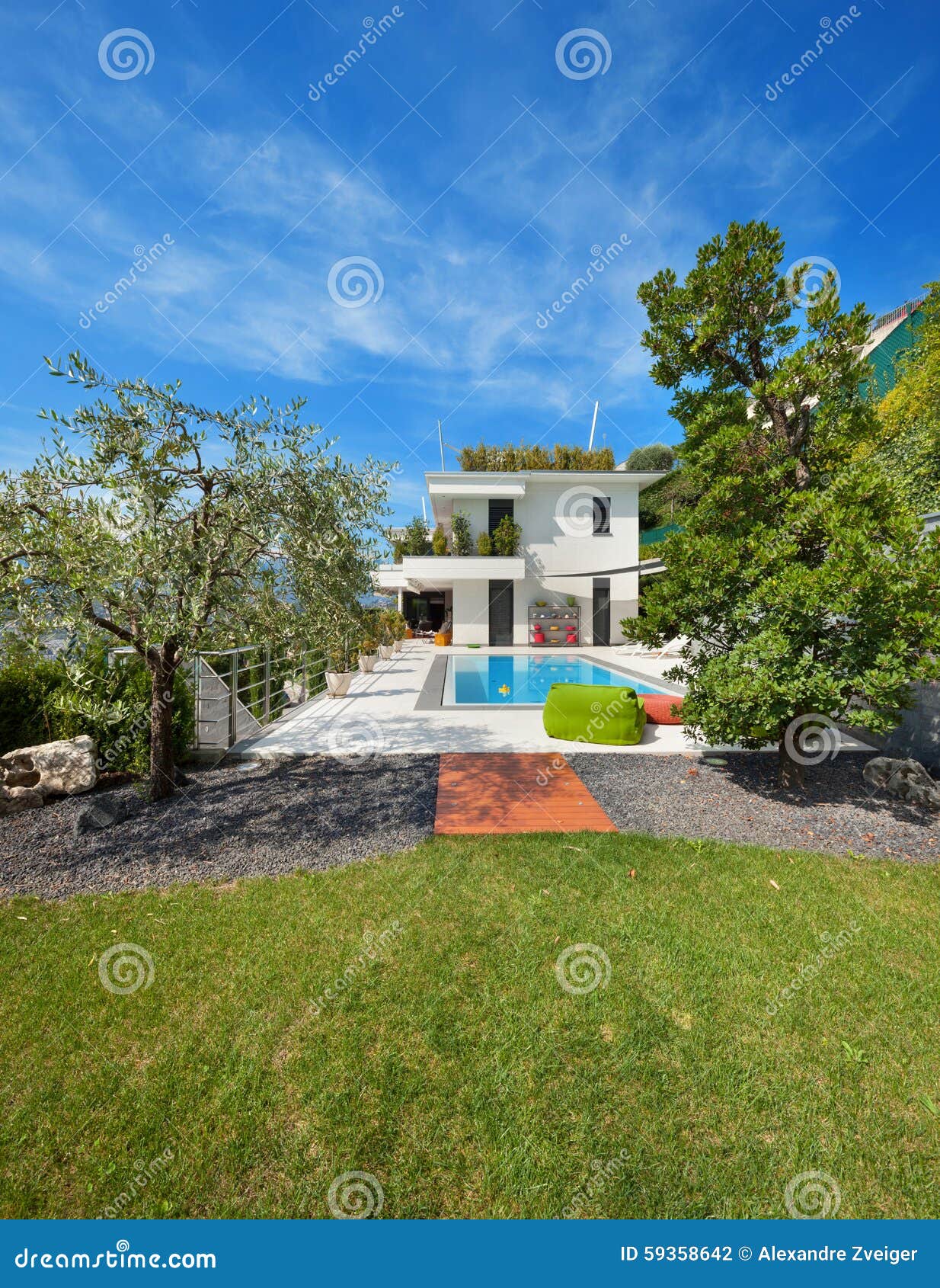White House with Swimming Pool Stock Photo - Image of house, luxury ...