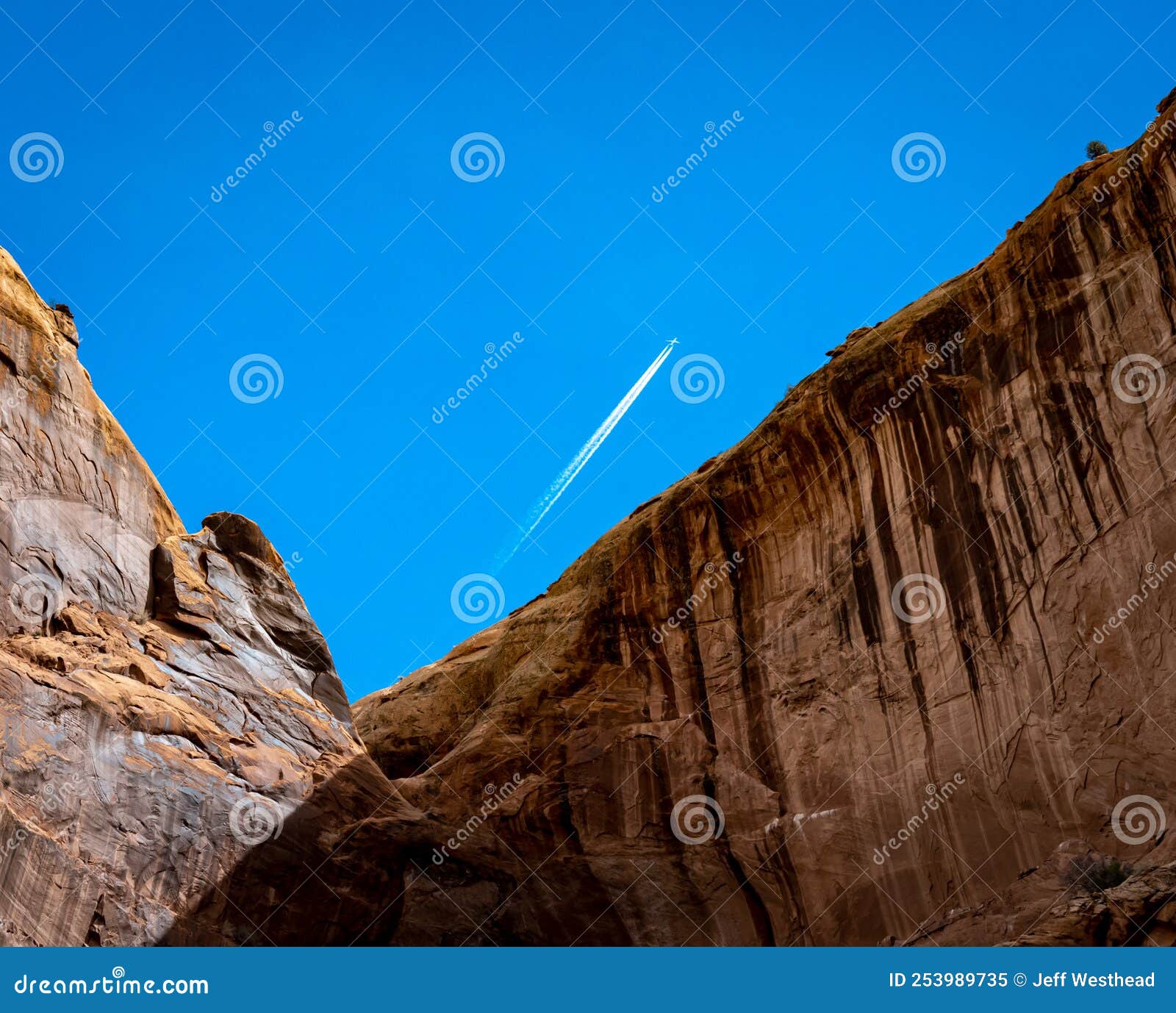 White Jet Contrail Over Rocky Red Cliff Stock Image - Image of ravine ...
