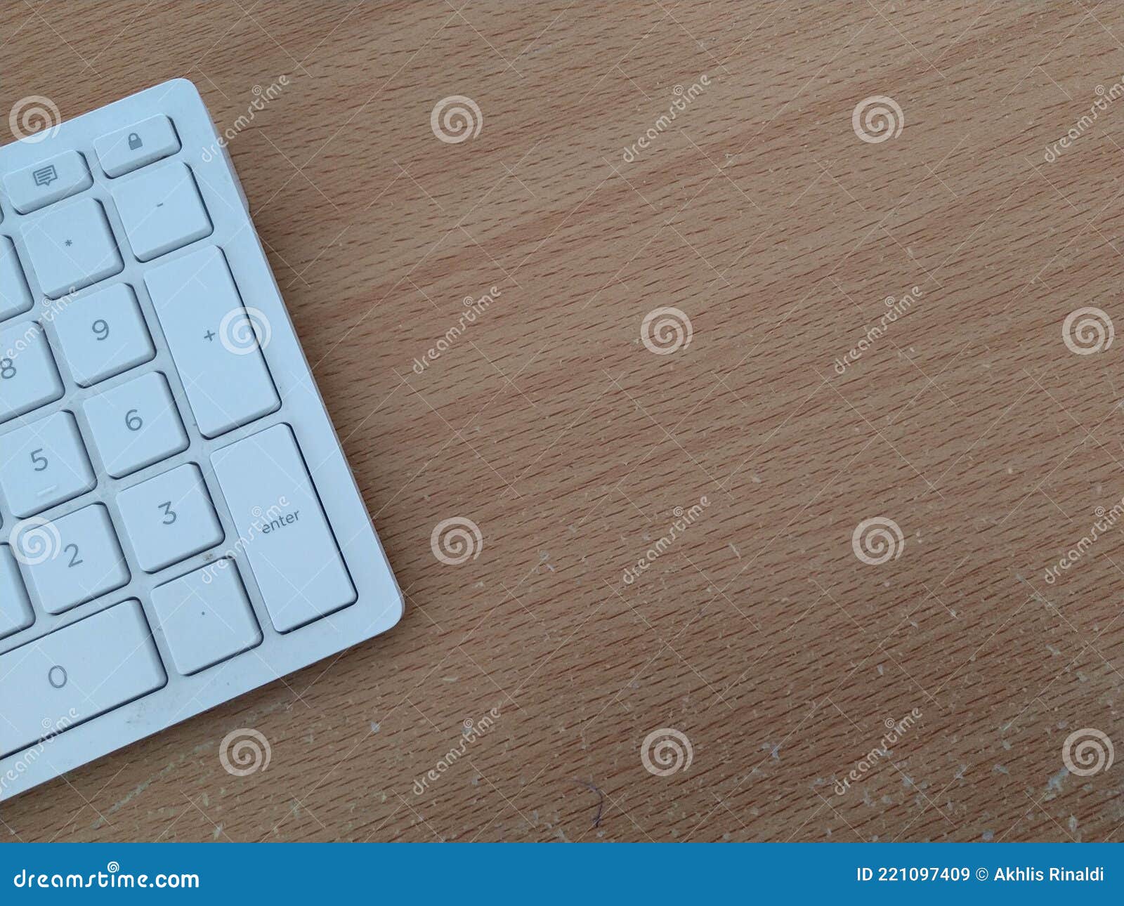 White Keyboard on Office Desk Stock Image - Image of keyboard, brown ...