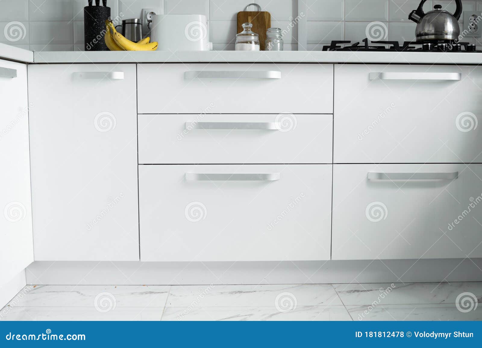 White Lacquered Kitchen Facades on a Comfortable Kitchen. Modern White ...