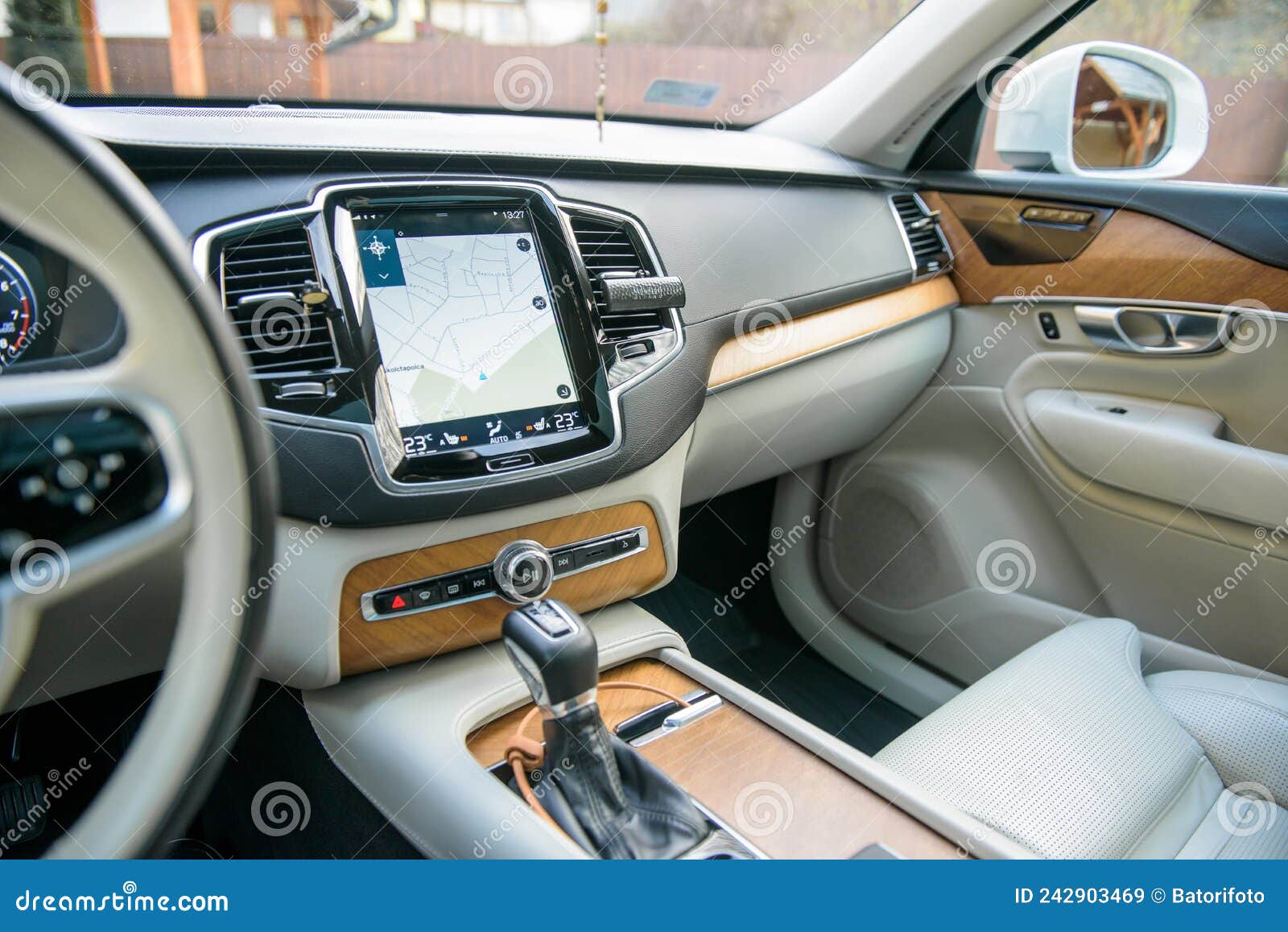 White Leather and Bright Wood Volvo XC90 Interior Editorial Stock Image ...