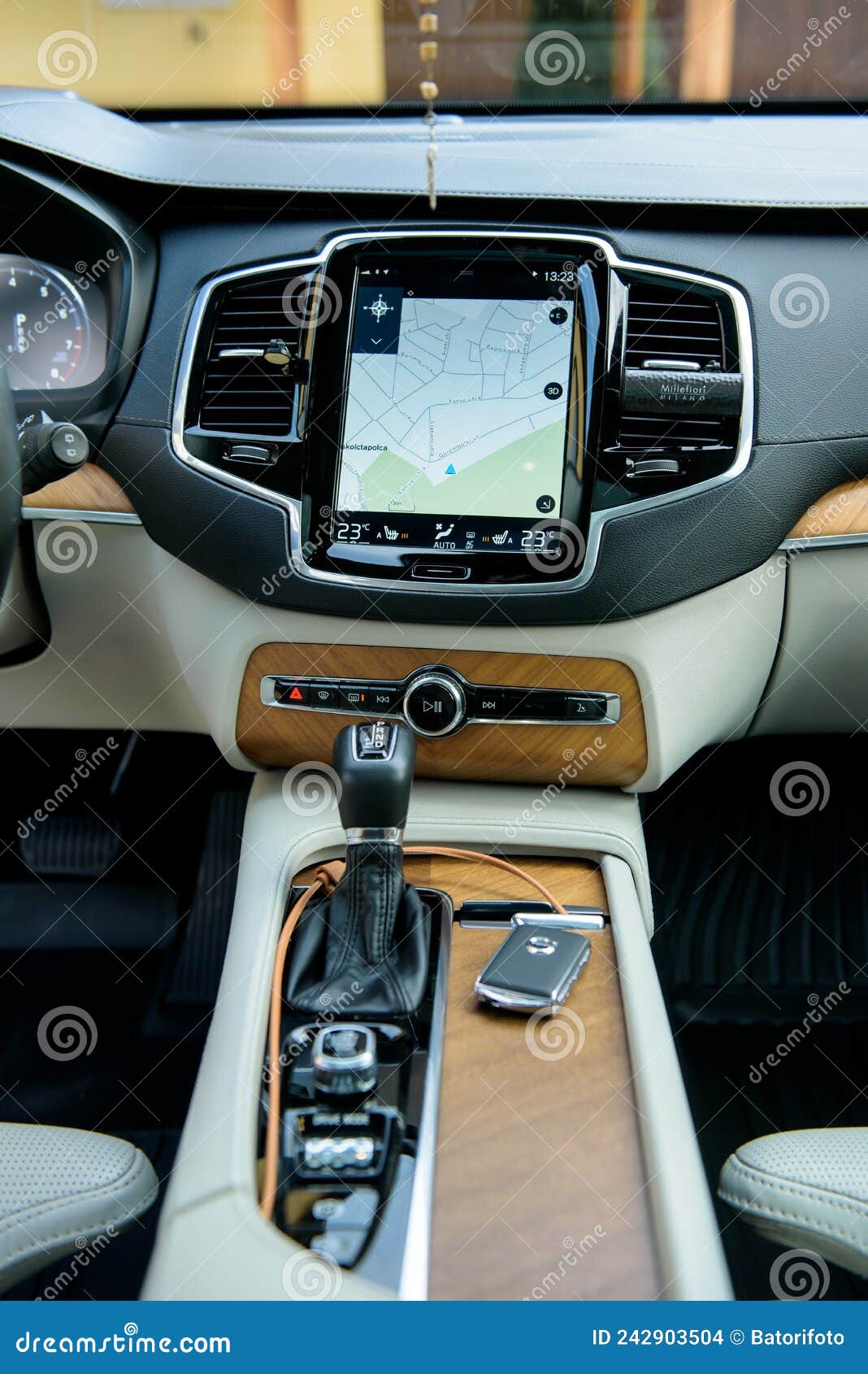 White Leather and Bright Wood Volvo XC90 Interior Editorial Stock Image ...