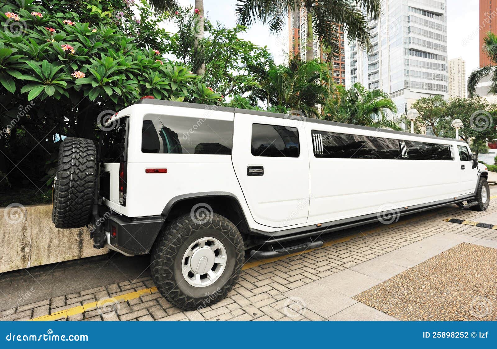 White Limo Stock Photos - Download 2,351 Royalty Free Photos