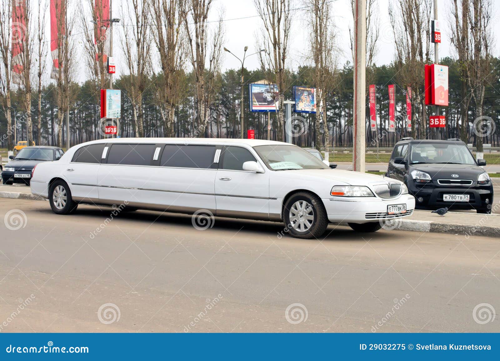 White limousine editorial image. Image of road, limousine - 29032275
