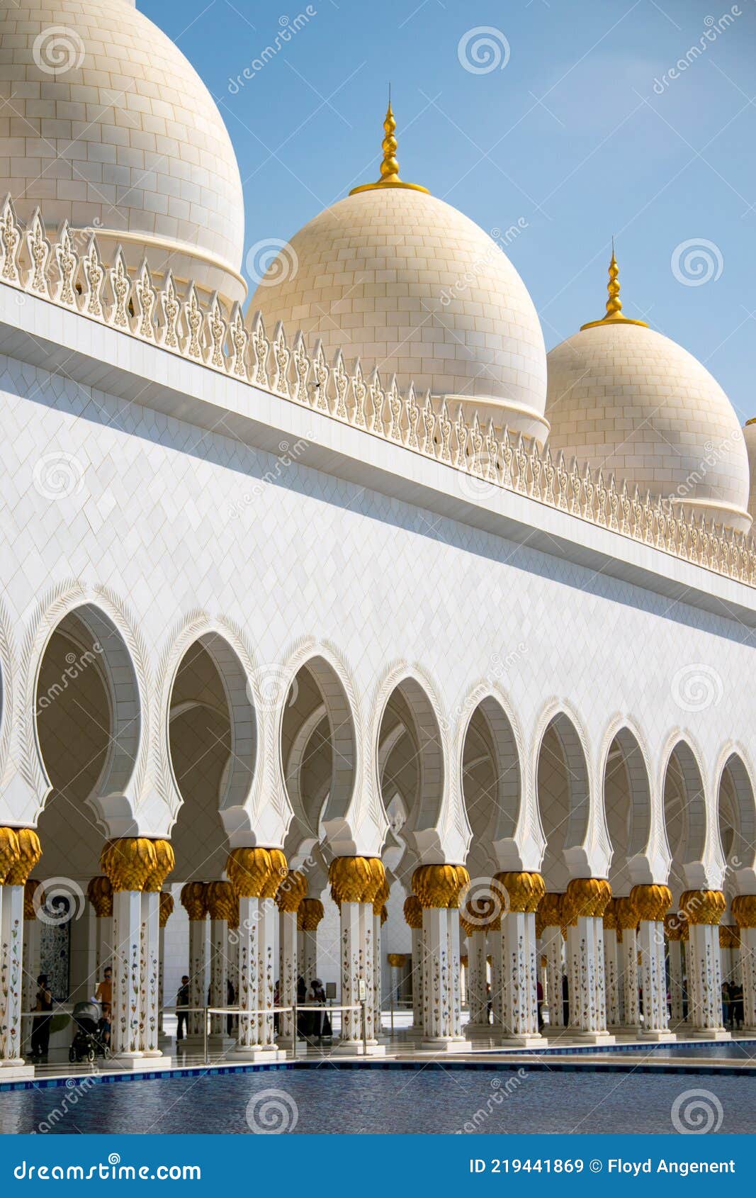 White marble mosque stock image. Image of church, dhabi - 219441869