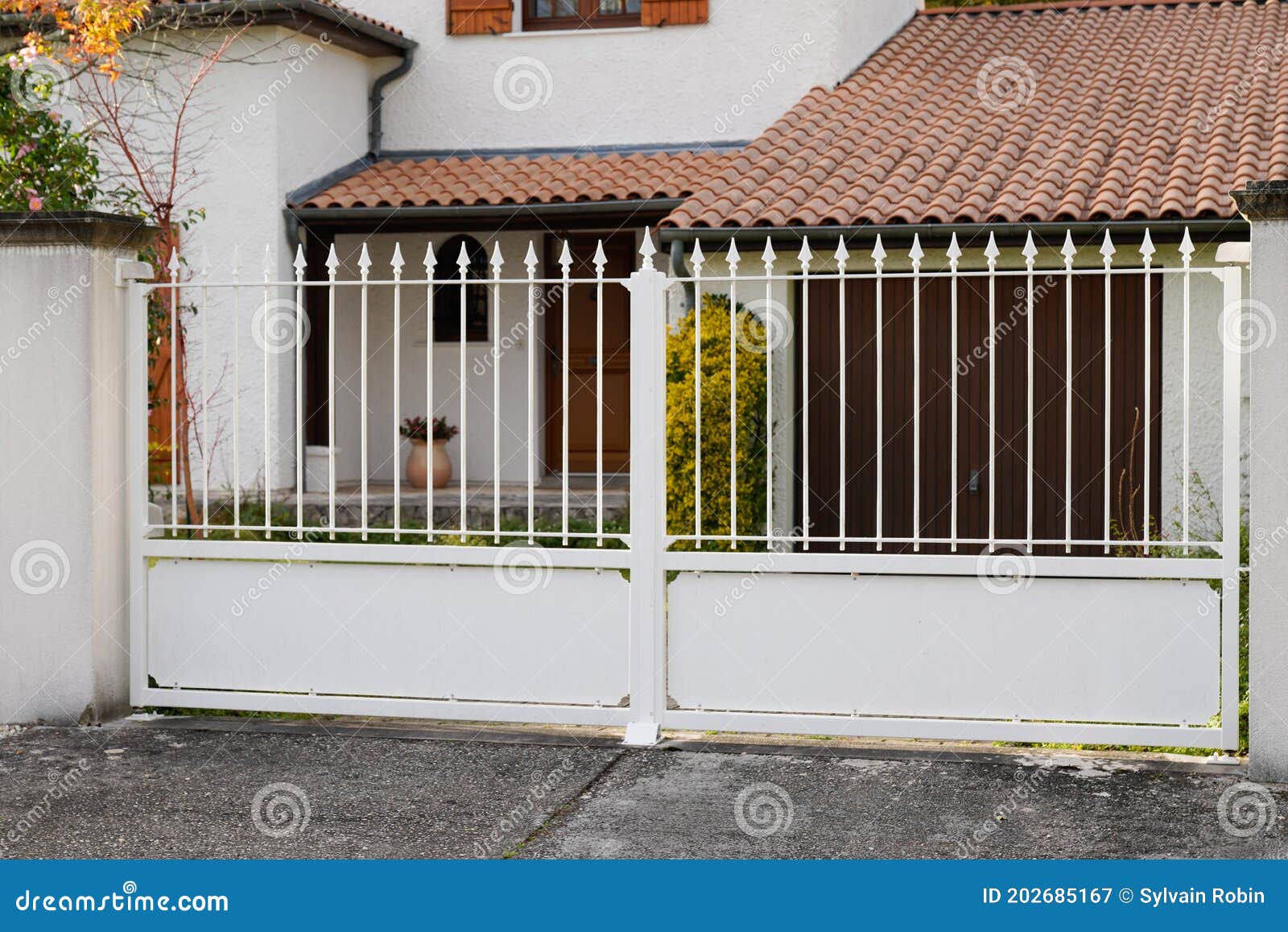 White Metal House Retro Classical Steel Gate Stock Image - Image of ...