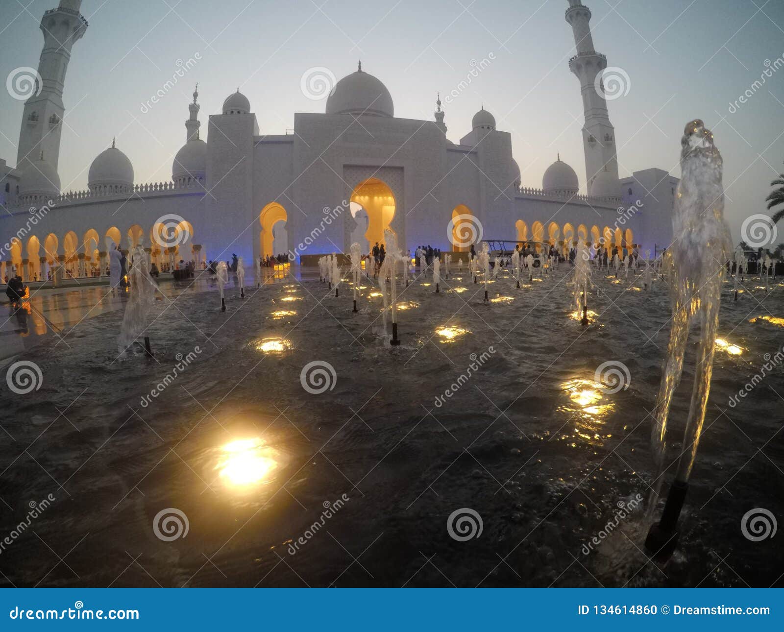 White Mosque abubdhabi editorial image. Image of church - 134614860