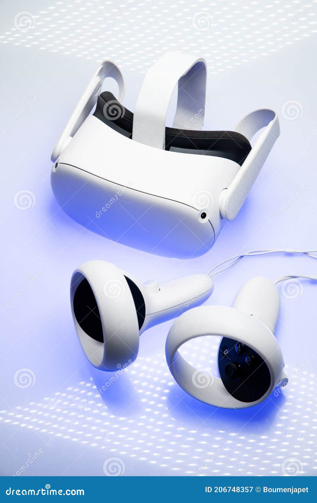 Oculus Quest 2 Virtual Reality Headset Editorial Photography - Image of ...