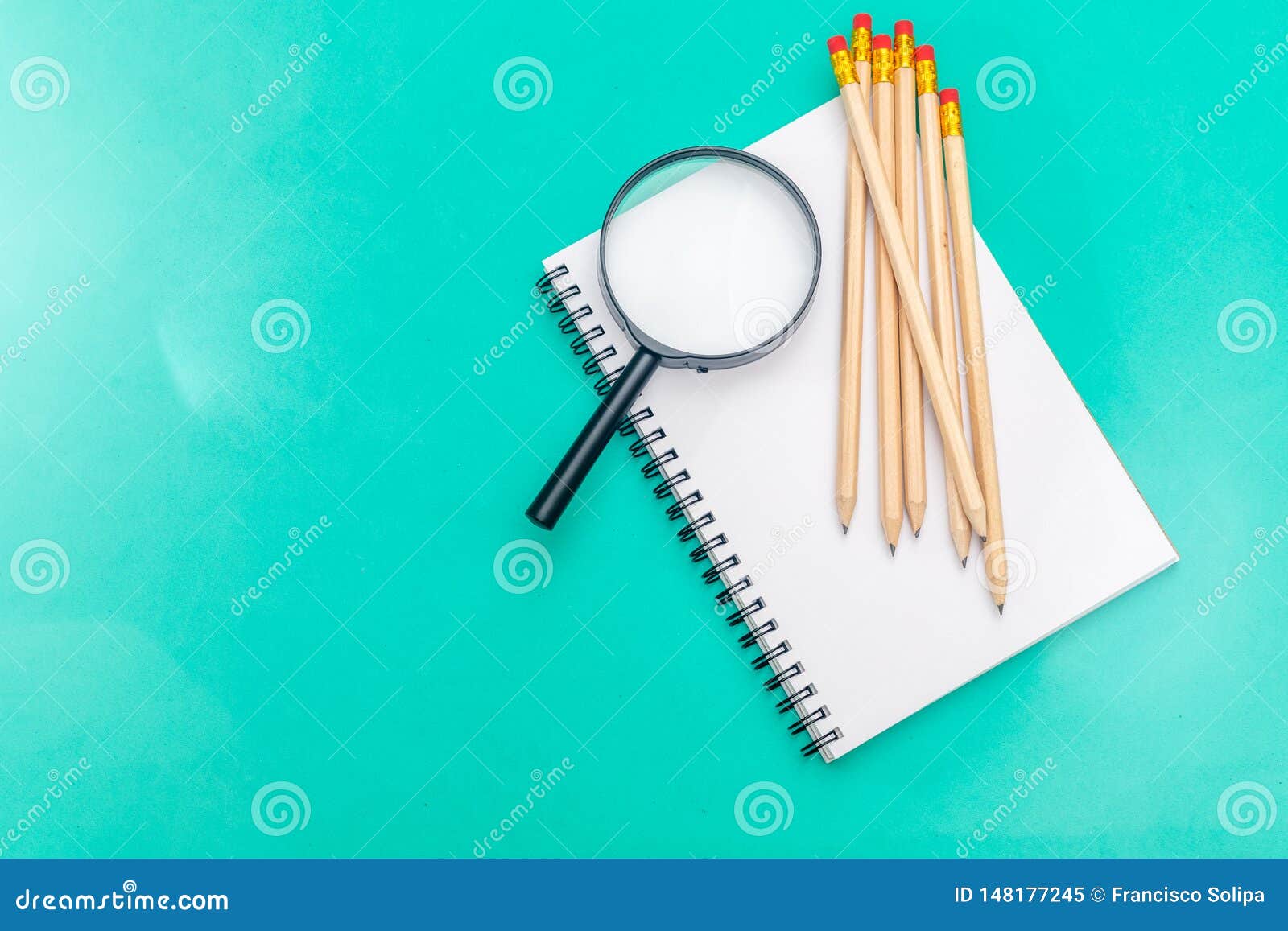 White Notepad with Steel Pen on a Green Background. Office Table ...