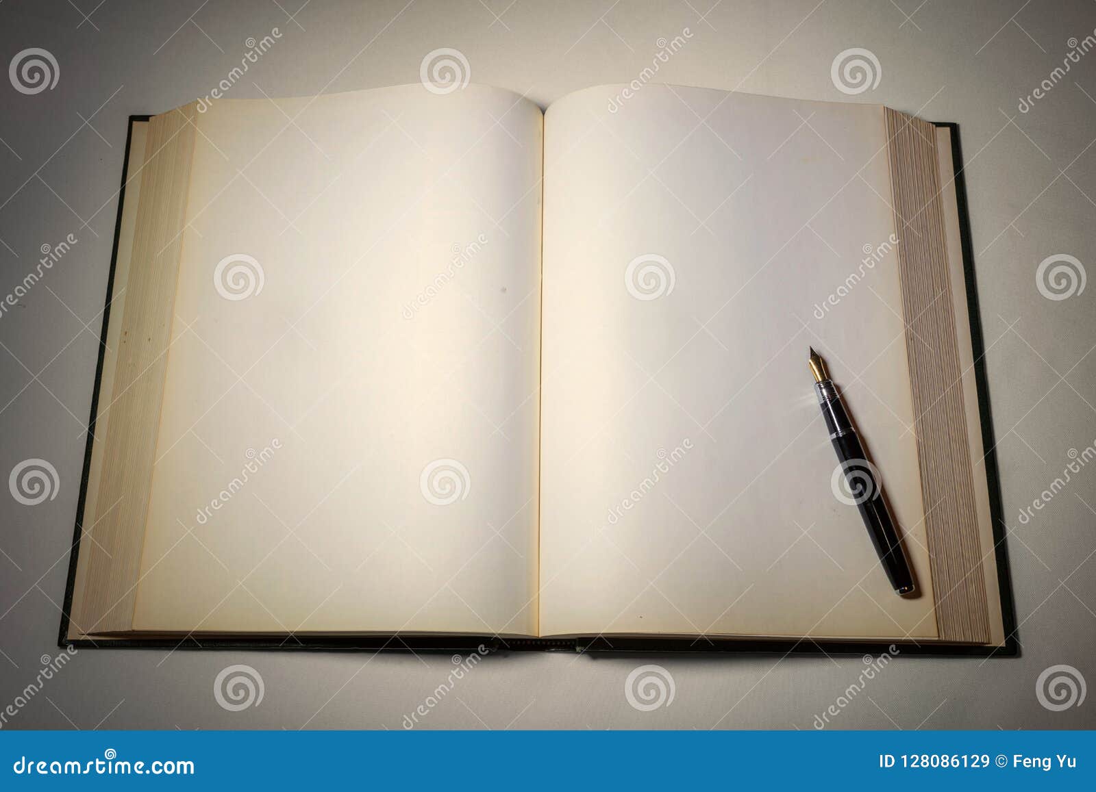 White Pages En Blanco En Un Libro Abierto Imagen de archivo - Imagen de ...