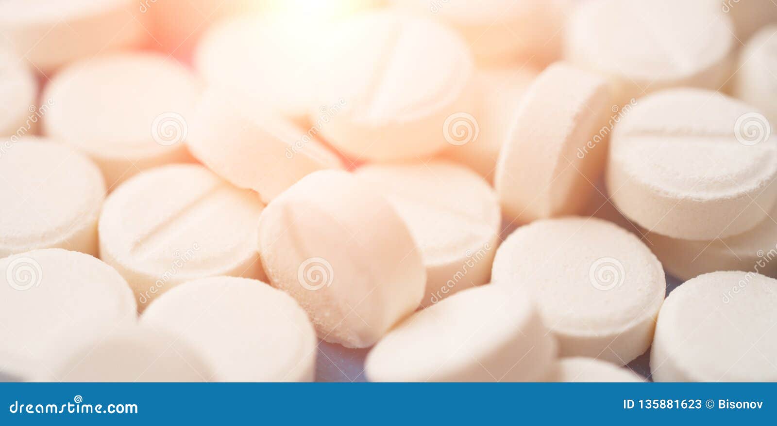 White pills close up stock image. Image of illness, antibiotic - 135881623