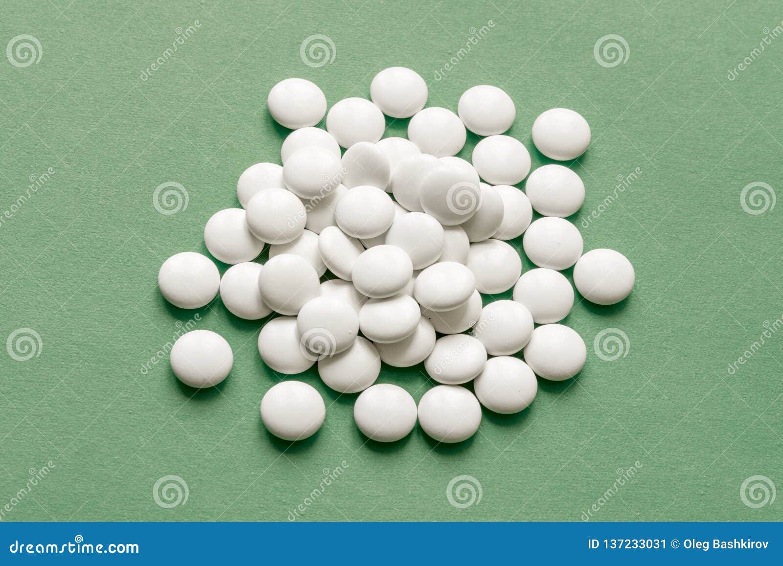 White Pills on a Light Green Background Stock Image - Image of capsules ...