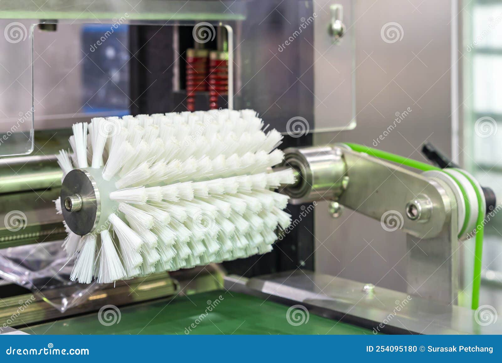 White Pp Roller Brush on Machine Over Bent Conveyor Component for ...