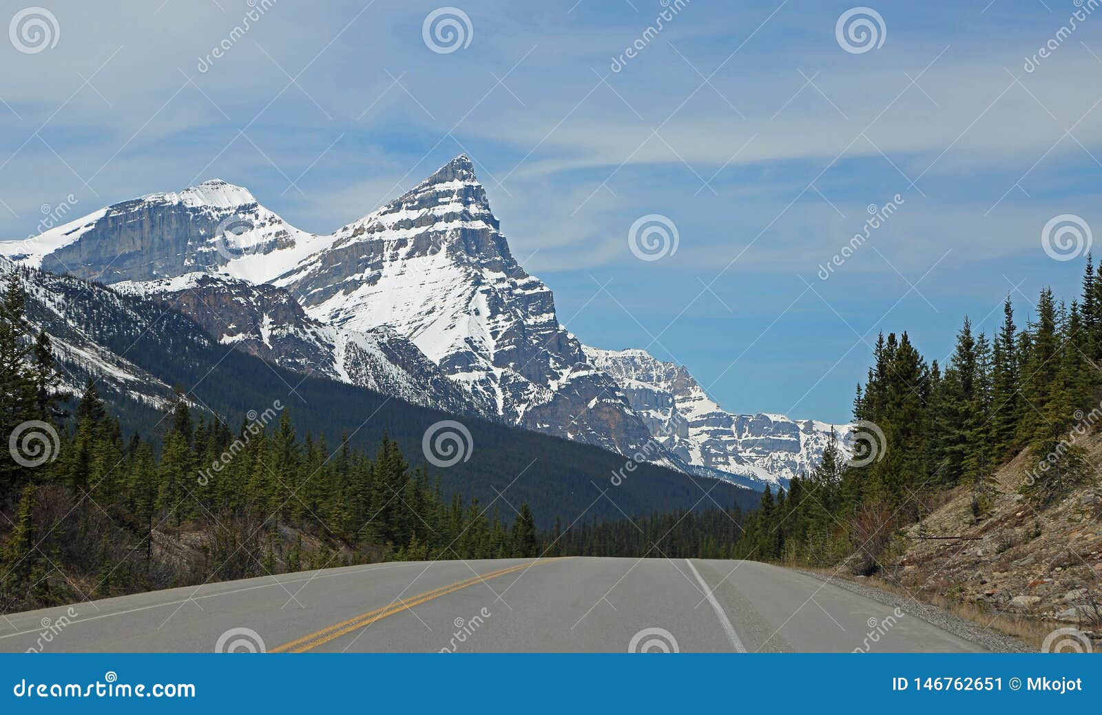 White Pyramid and Mount Chephren Stock Image - Image of road, curve ...