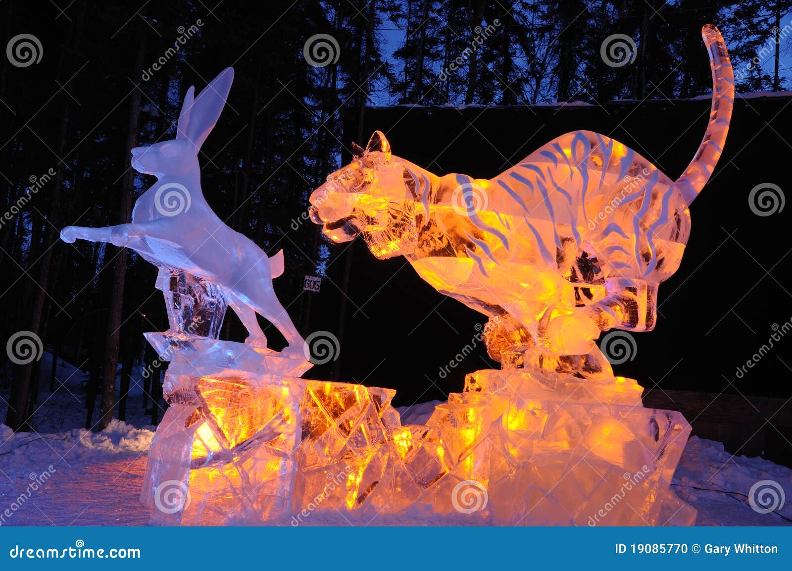 The White Rabbit Ice Sculpture Editorial Image - Image of animal, life ...